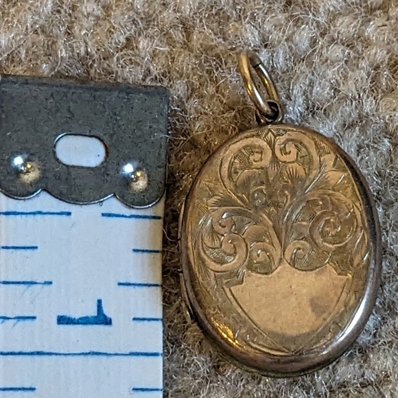 Vintage | Jewelry | Vintage Engraved Gold Locket | Poshmark